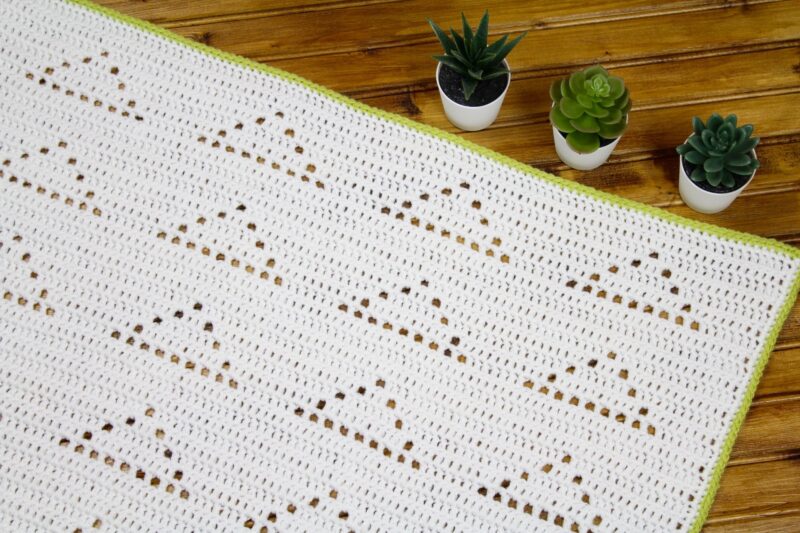 Little Triangles Baby Blanket - Free Crochet Pattern - Truly Crochet