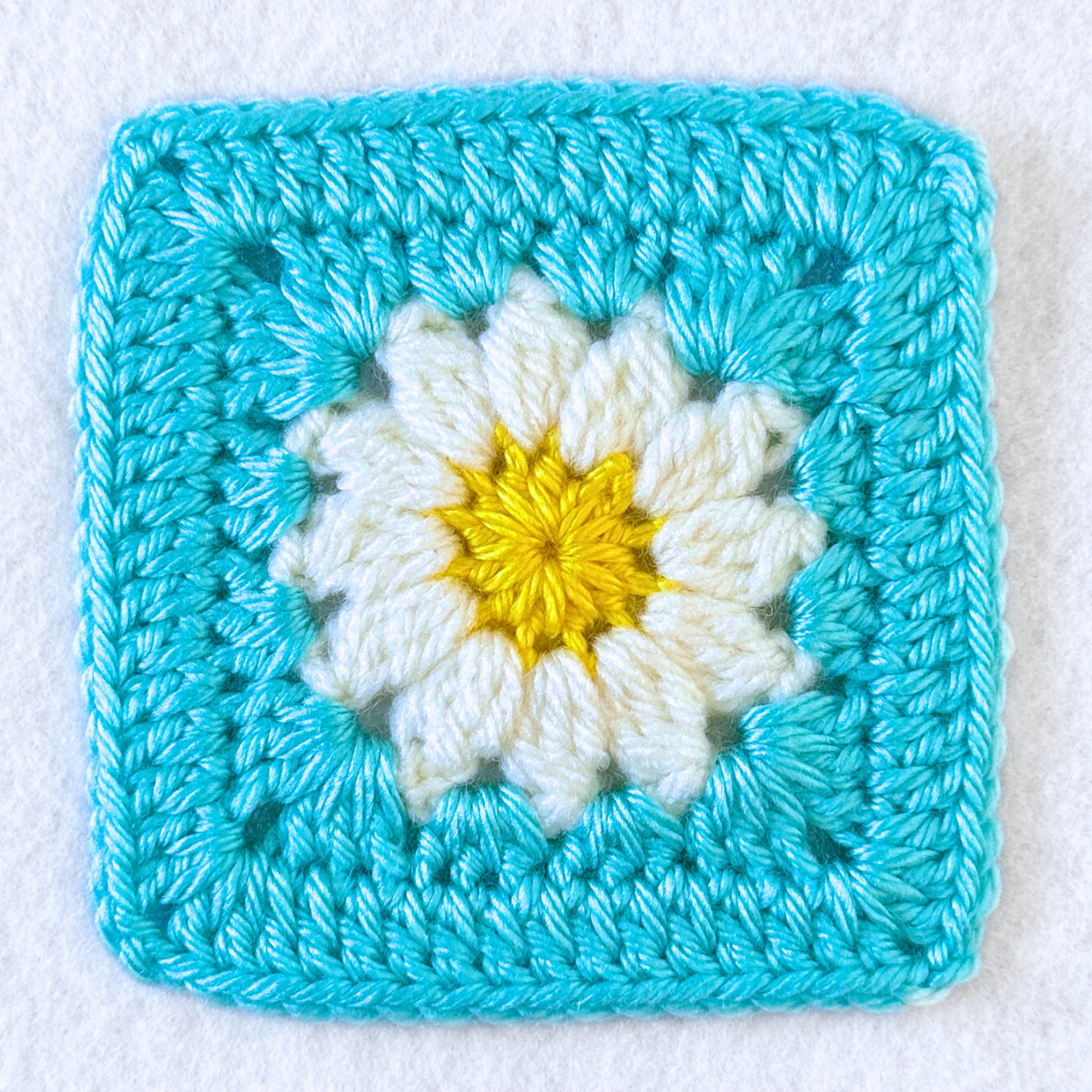Daisy Granny Square - Free Crochet Pattern - Truly Crochet
